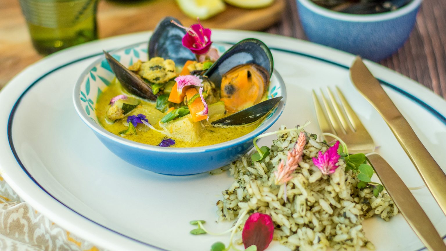 Mussels in Yellow Curry with Basil Rice - Camanchaca